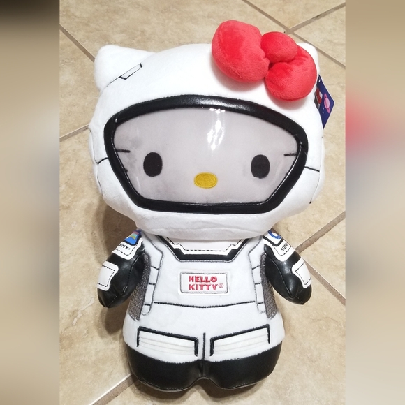 Sanrio | Toys | Kidrobot X Sanrio Hello Kitty Astronaut 3 Inch Plush ...